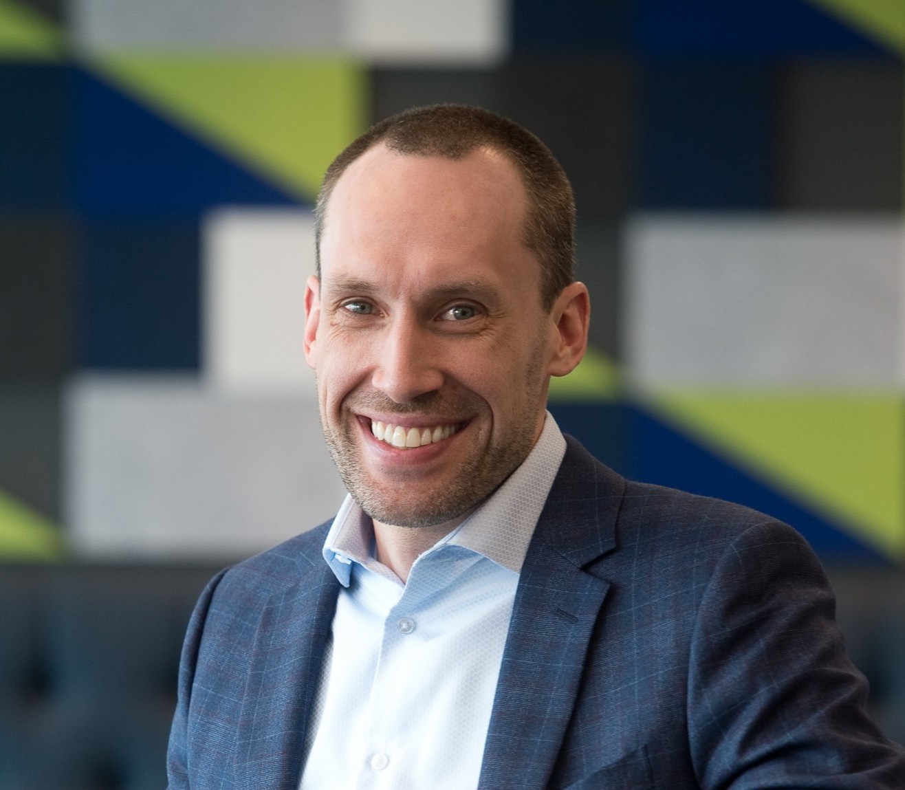 People on the move: Patrick Houston brings DragonWave lessons to Calian ...