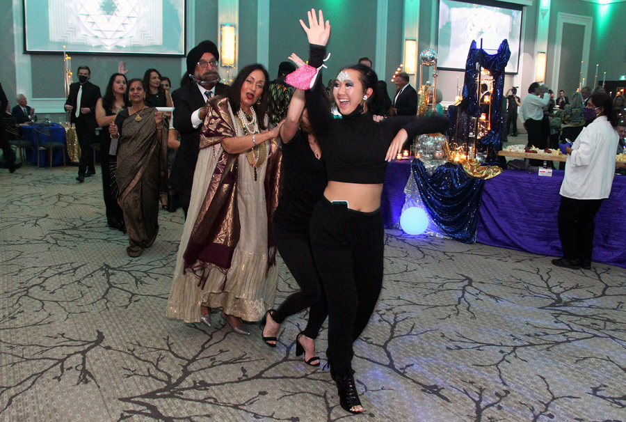 Crowds flock to Infinity Convention Centre for reopening | Ottawa ...