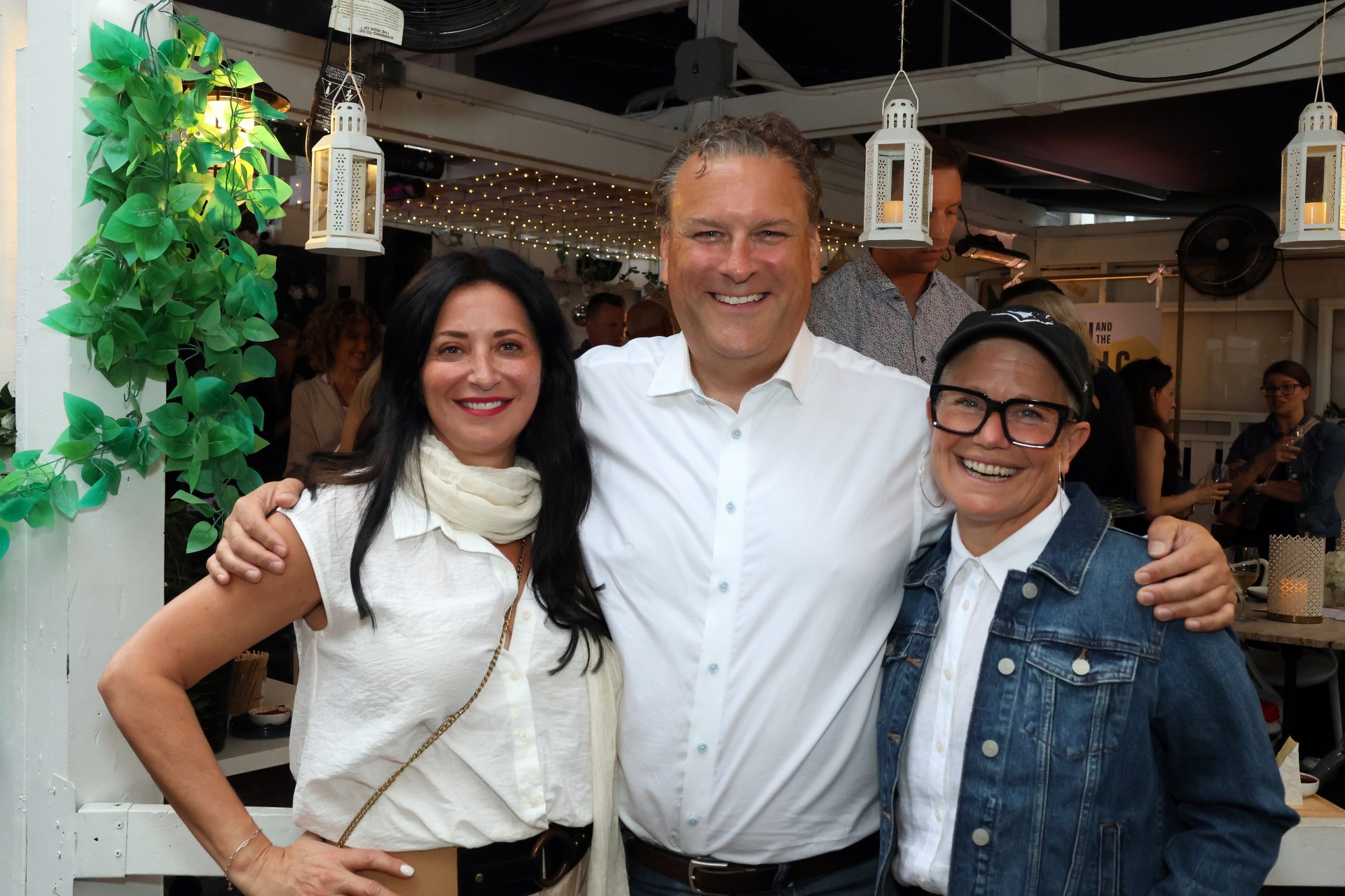 Singer-songwriter Tara Shannon has a new book to help artists in the ...