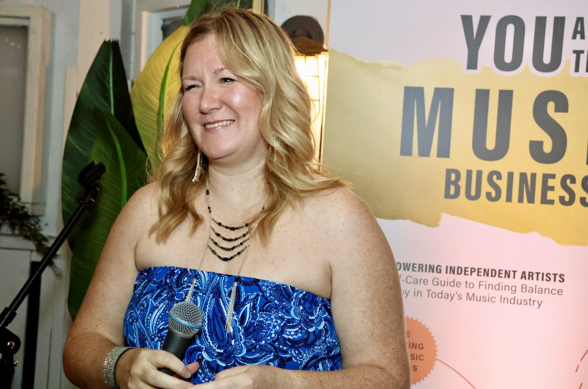 Singer-songwriter Tara Shannon has a new book to help artists in the ...