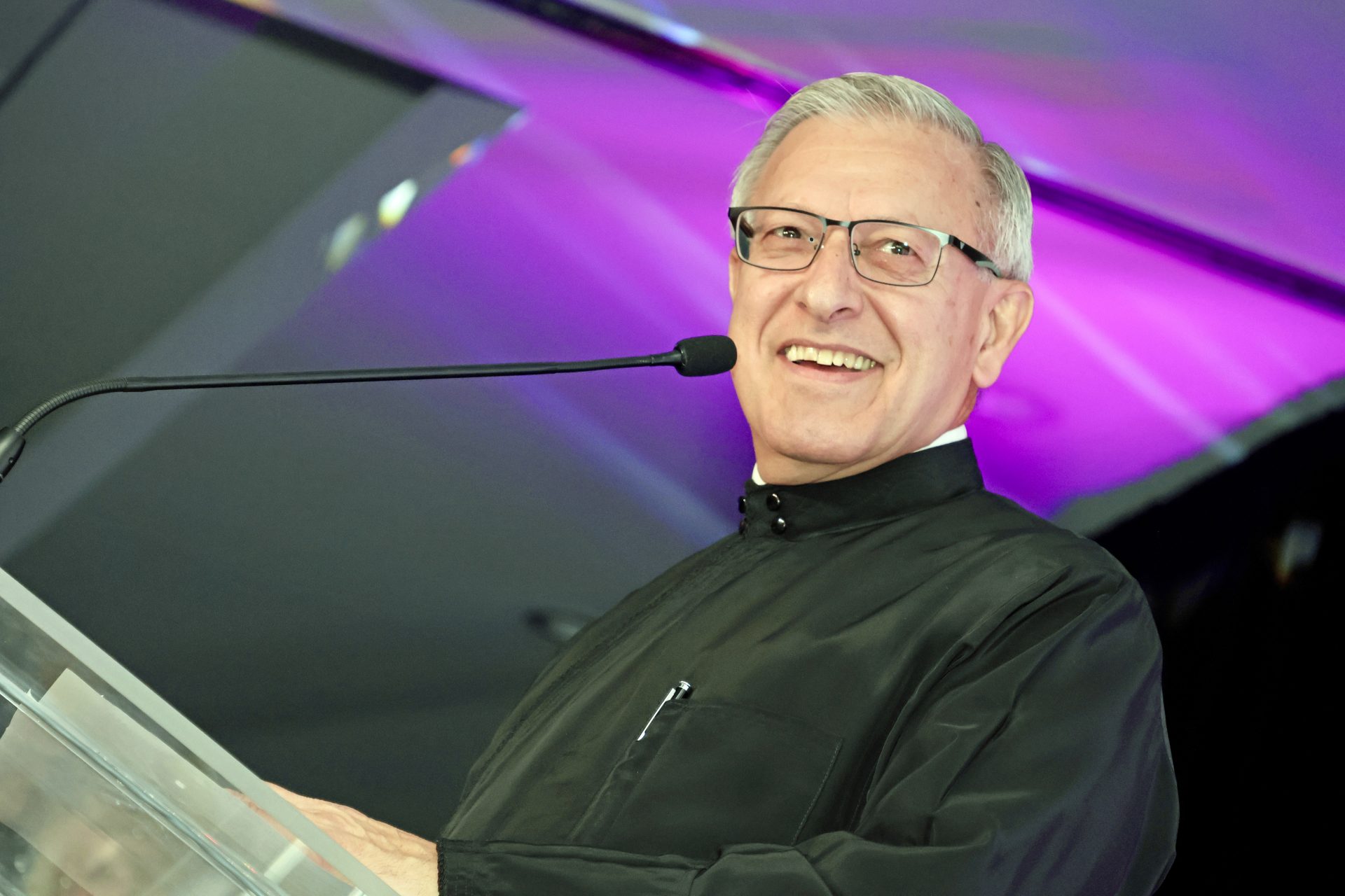 Gold Plate Dinner gives from the heart