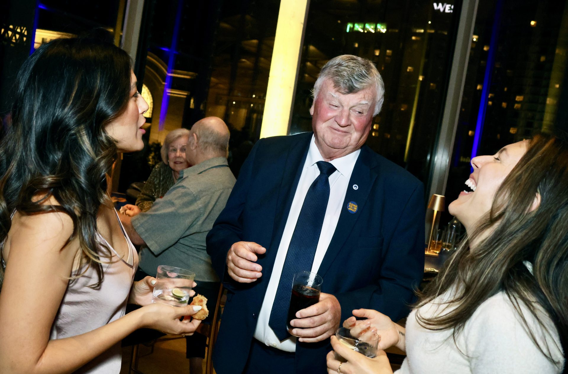 Come From Away welcomes heroes from Newfoundland to opening night at NAC